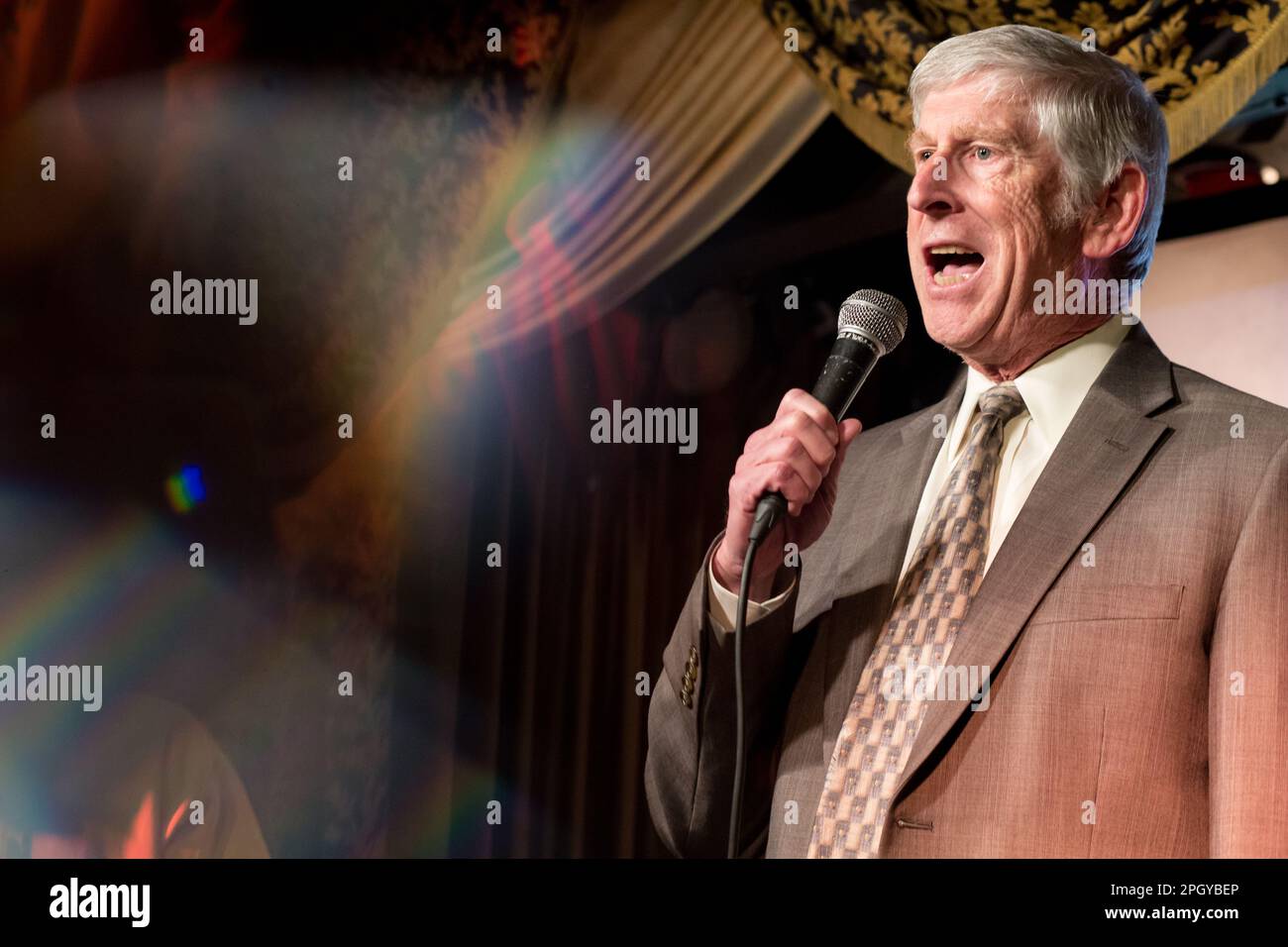 American stand up comedienne hi-res stock photography and images - Alamy