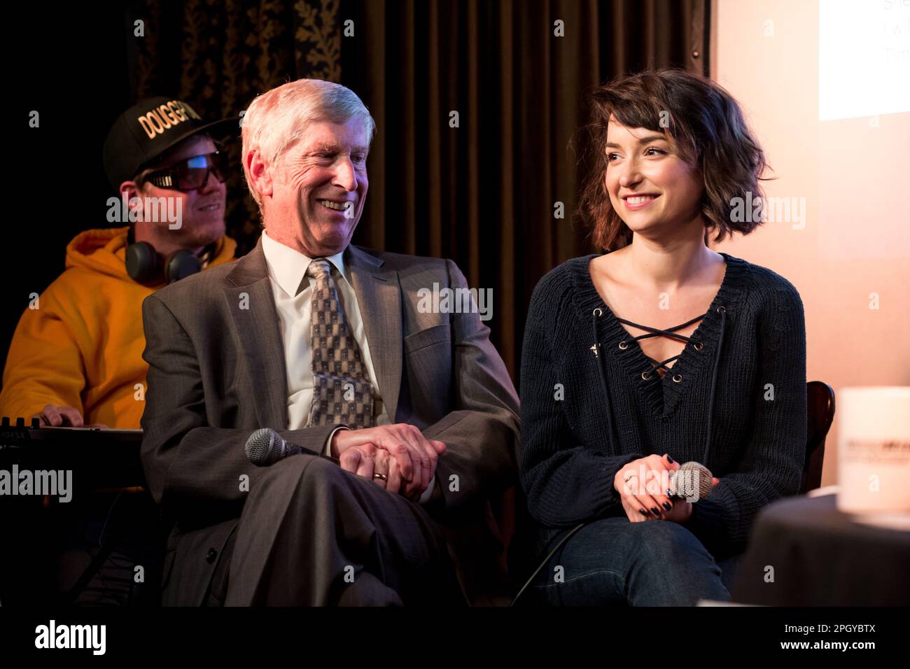 American stand up comedienne hi-res stock photography and images - Alamy