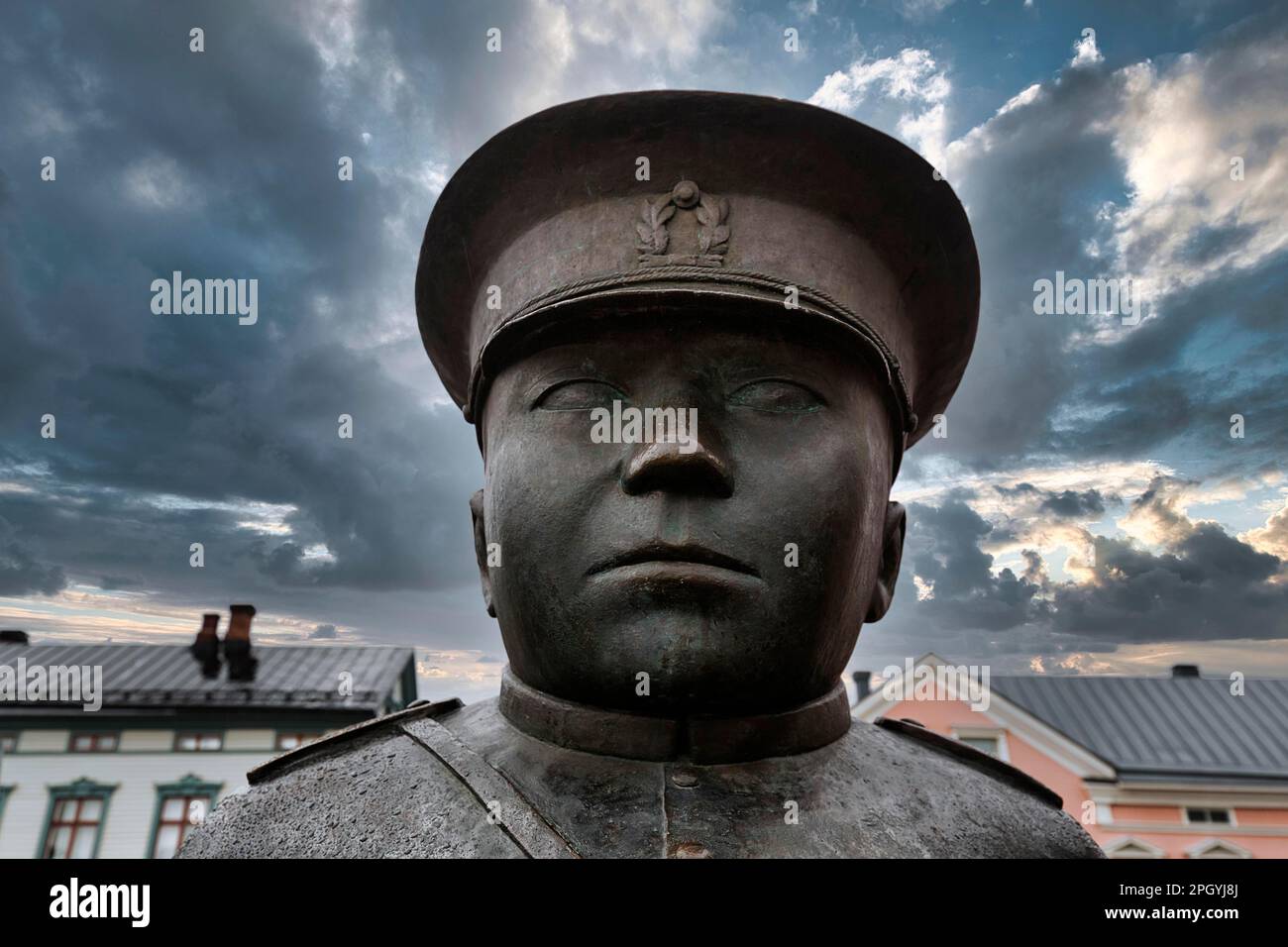 Toripolliisi, market policeman, statue in bronze on the market square ...