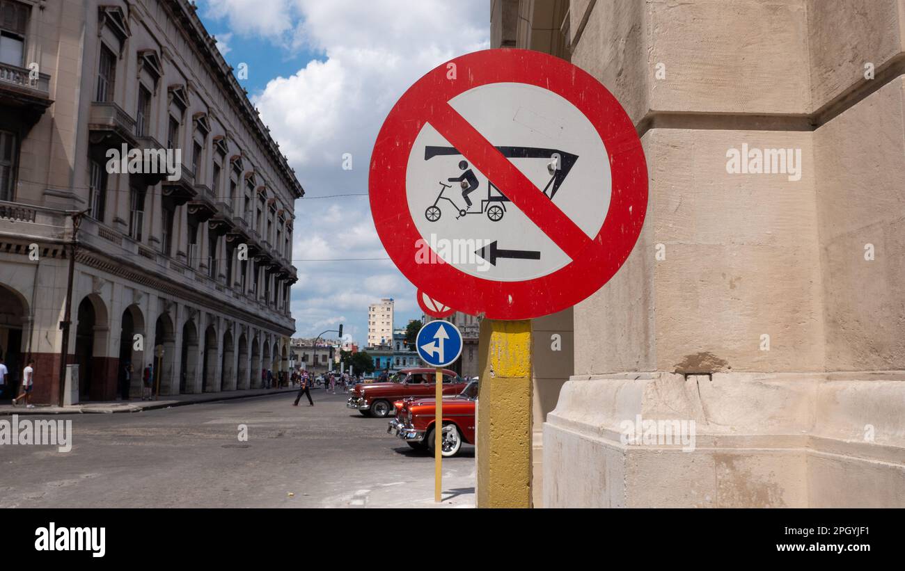 Stop sign cuba hi-res stock photography and images - Alamy