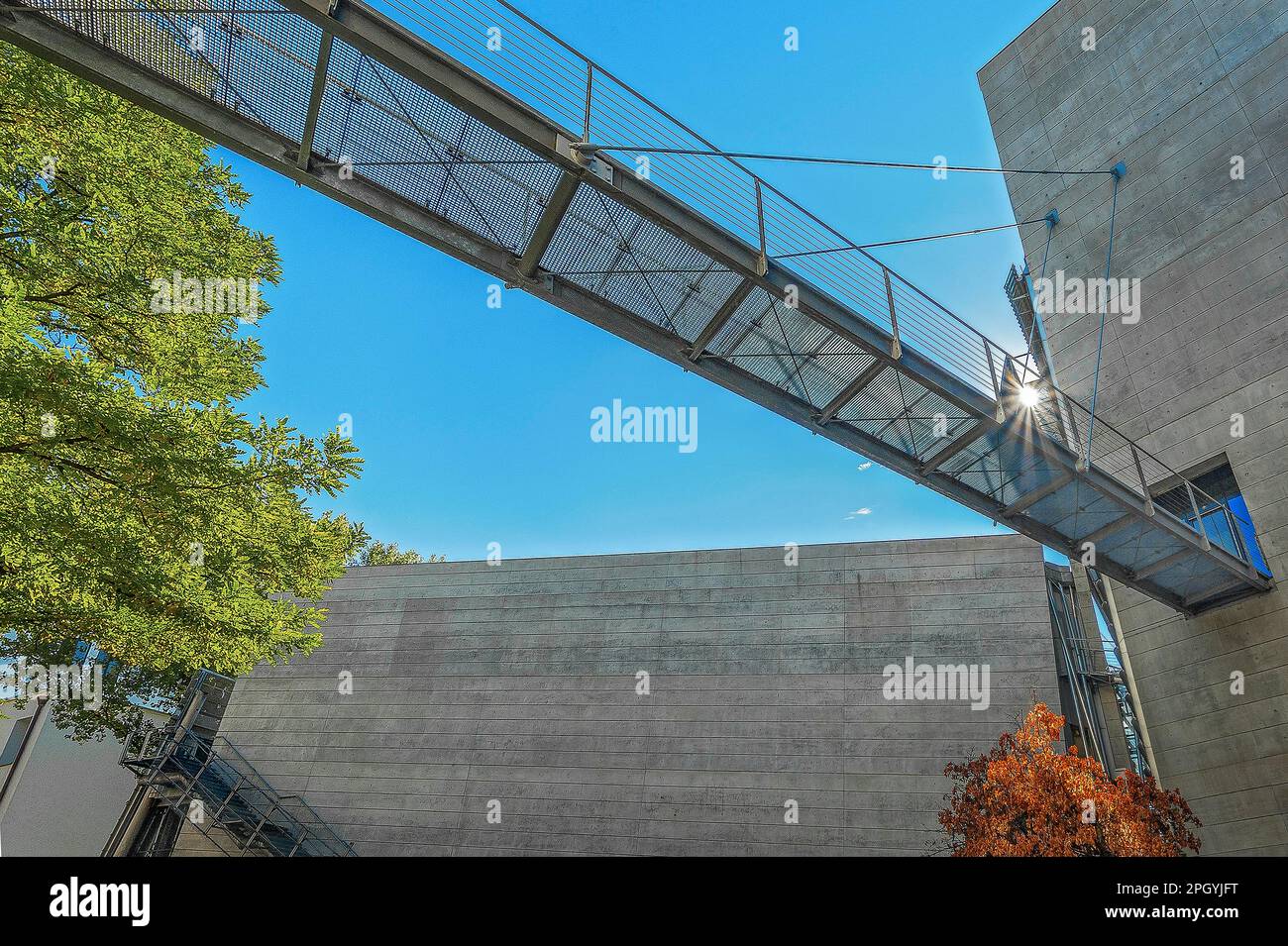 Airlift and concrete facade, Technical University of Munich. TUM ...
