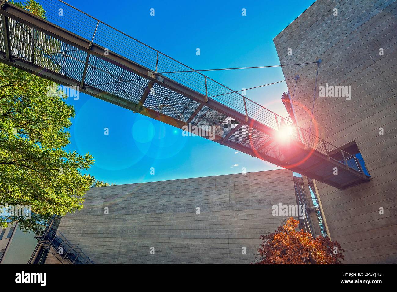 Airlift and concrete facade, Technical University of Munich. TUM ...