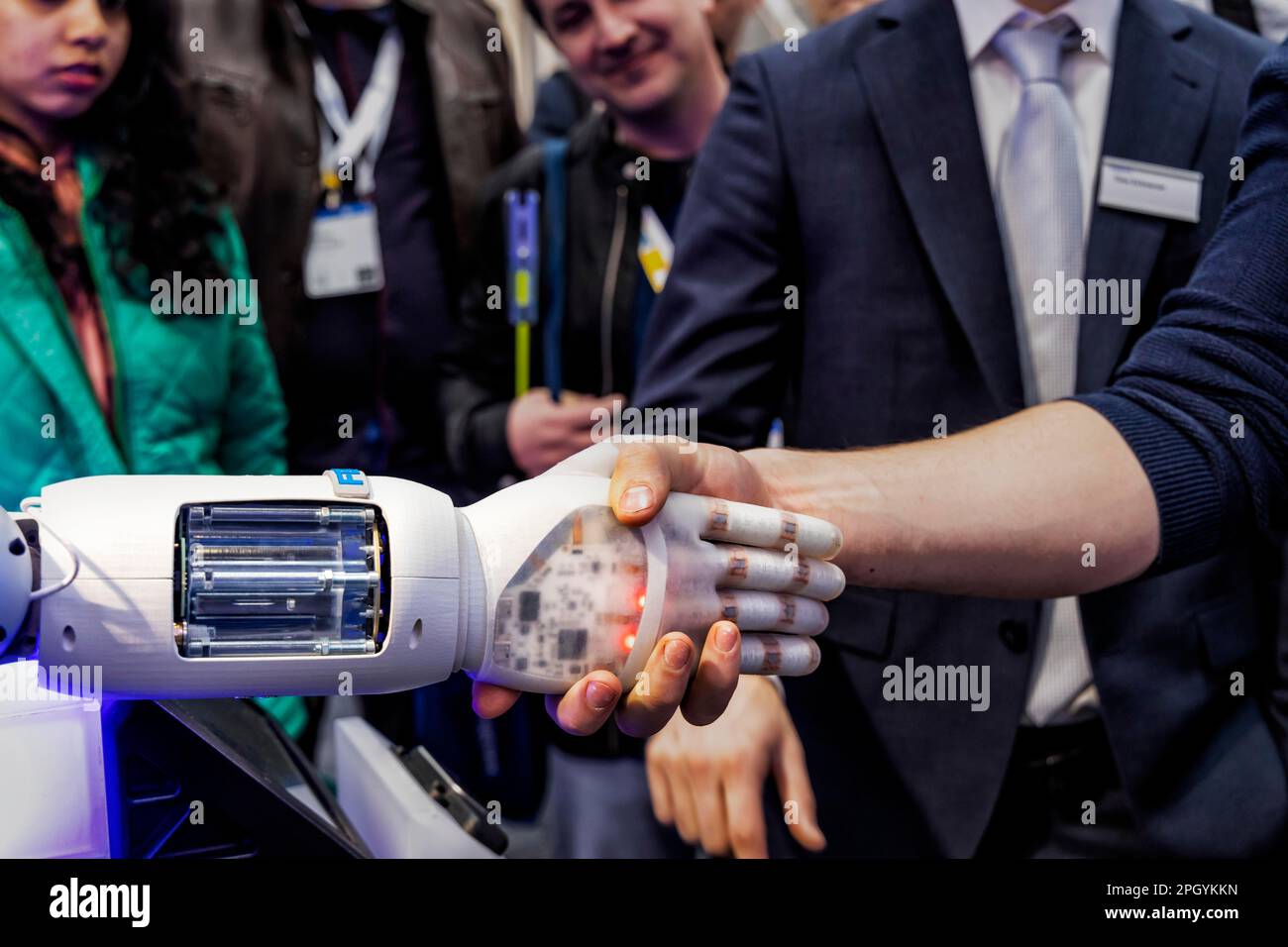 Artificial intelligence at Festo, Bionik Softhand, networking of man ...
