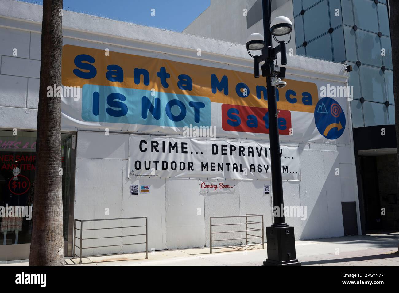 Santa Monica, California, USA. 25th Mar, 2023. A vacant storefront on ...