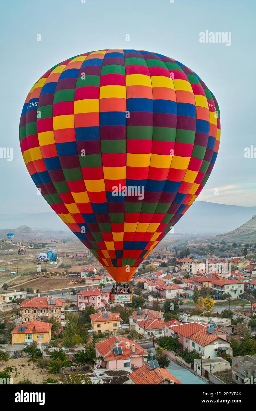 Hot air balloons cappadocia turkey hi-res stock photography and images ...