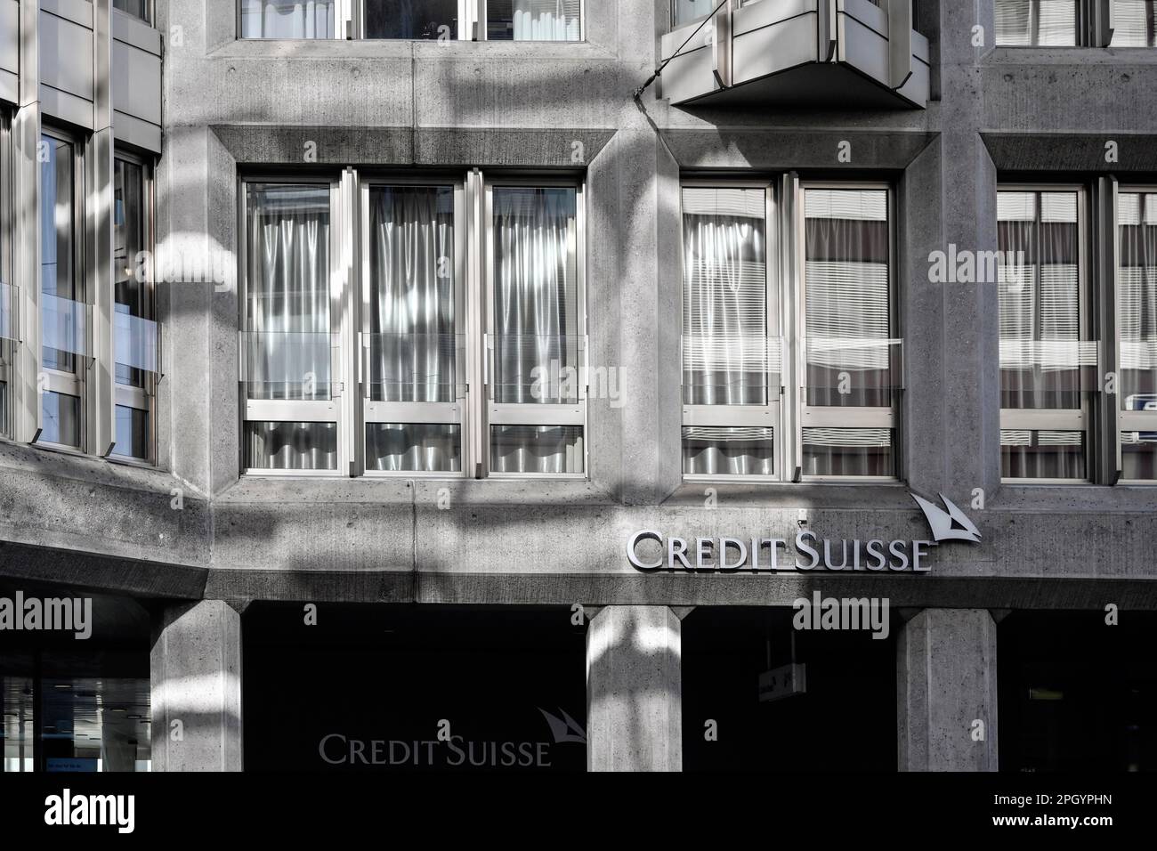 Building credit suisse switzerland hi-res stock photography and images ...