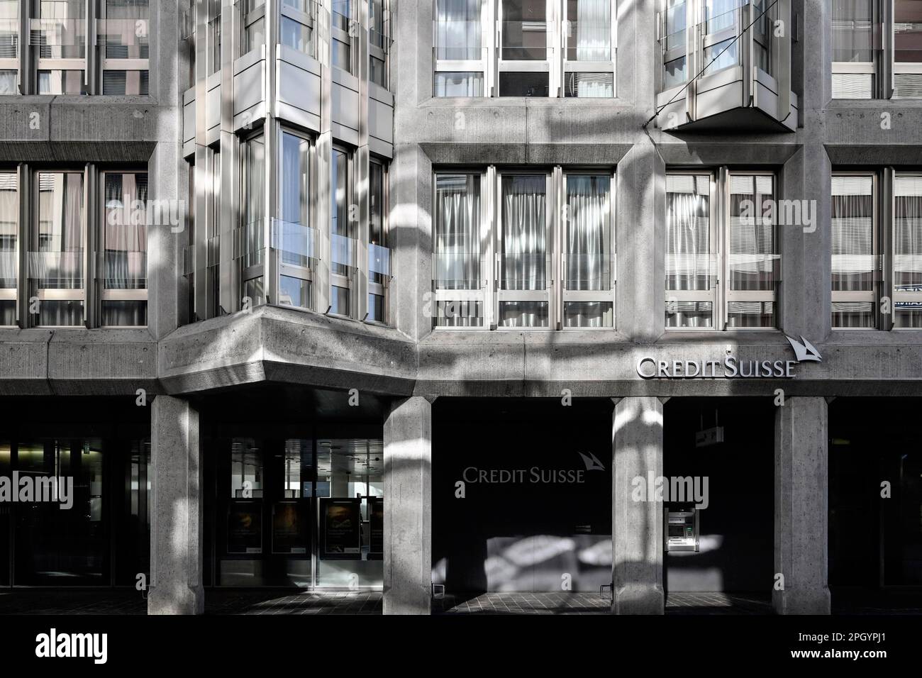Building credit suisse switzerland hi-res stock photography and images ...