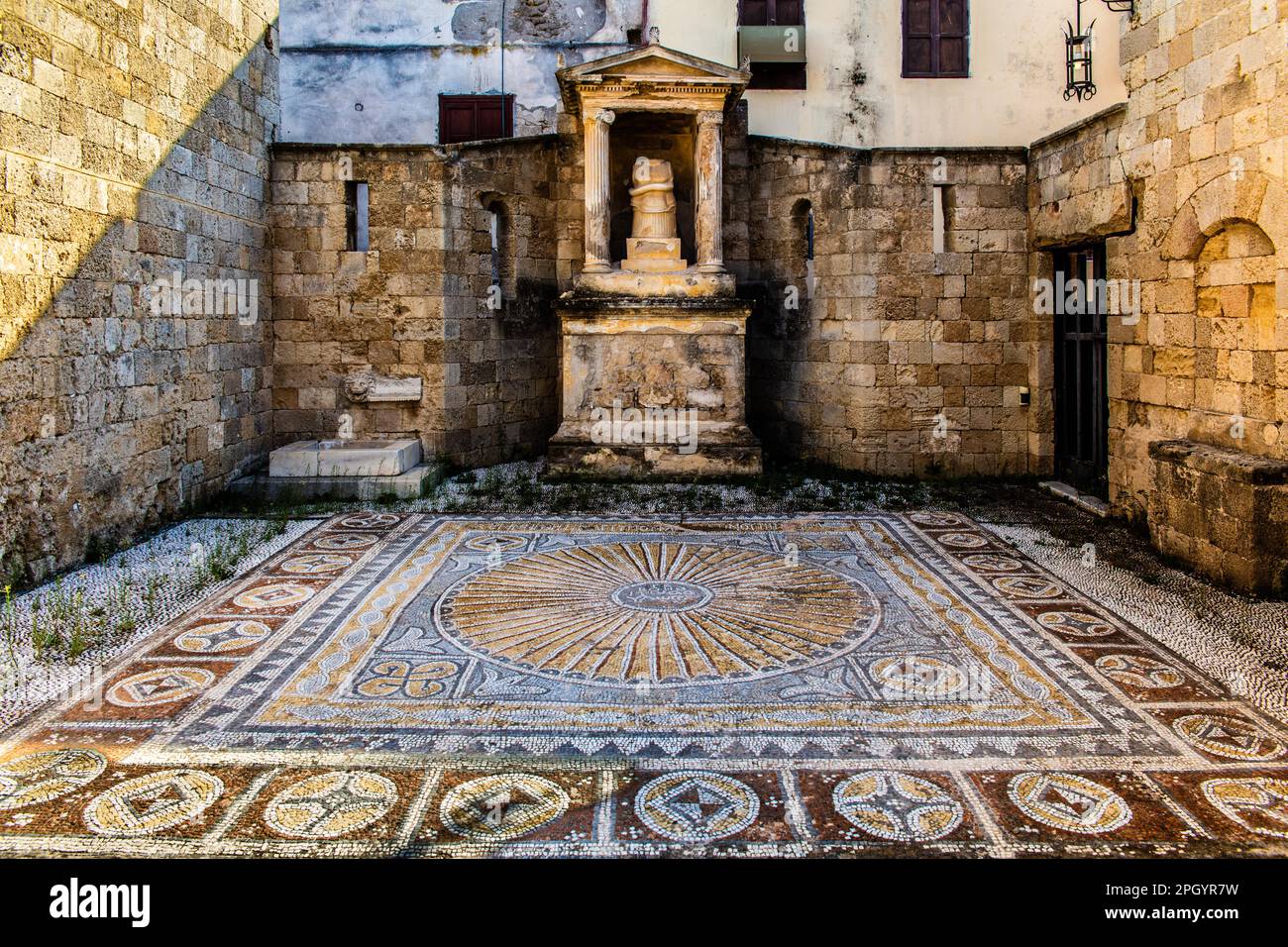 Greek shrine europe hi-res stock photography and images - Alamy