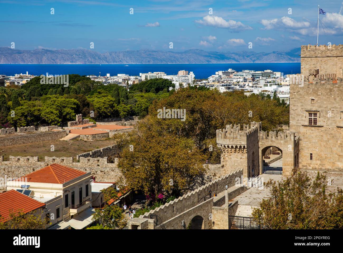 Gates of greek palace hi-res stock photography and images - Alamy