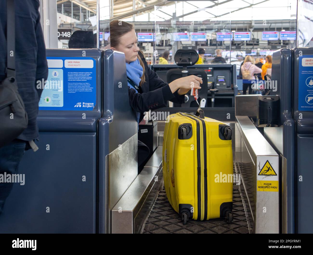 Check in process hi-res stock photography and images - Alamy