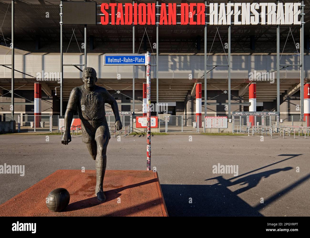 Bronze statue of Helmut Rahn, artist Inka Uzoma, Helmut-Rahn-Platz ...
