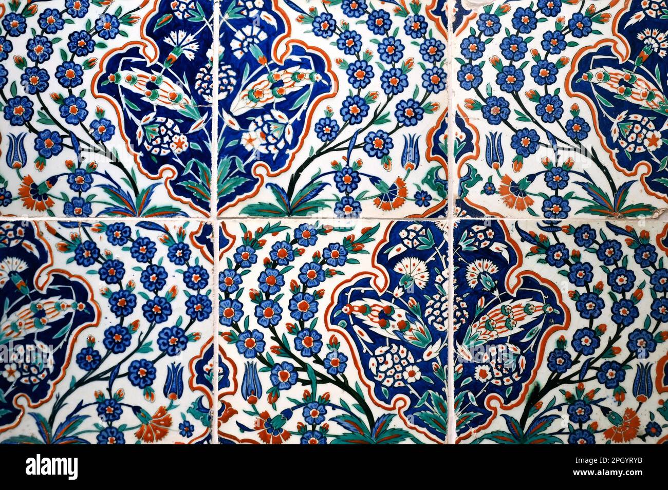 Islamic tile art hi-res stock photography and images - Alamy