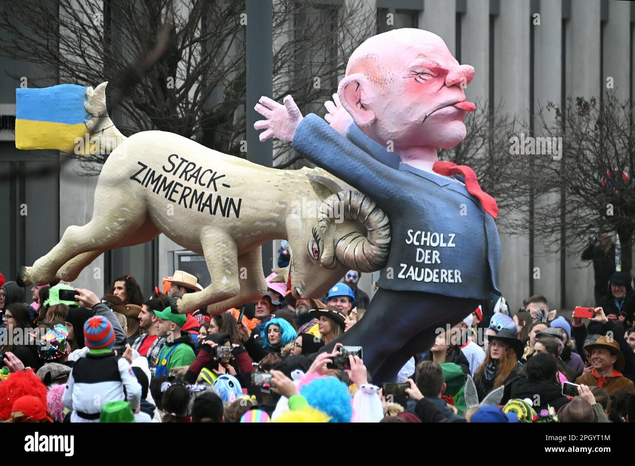 Theme float by Jaques Tilly: Federal Chancellor Olaf Scholz the ...