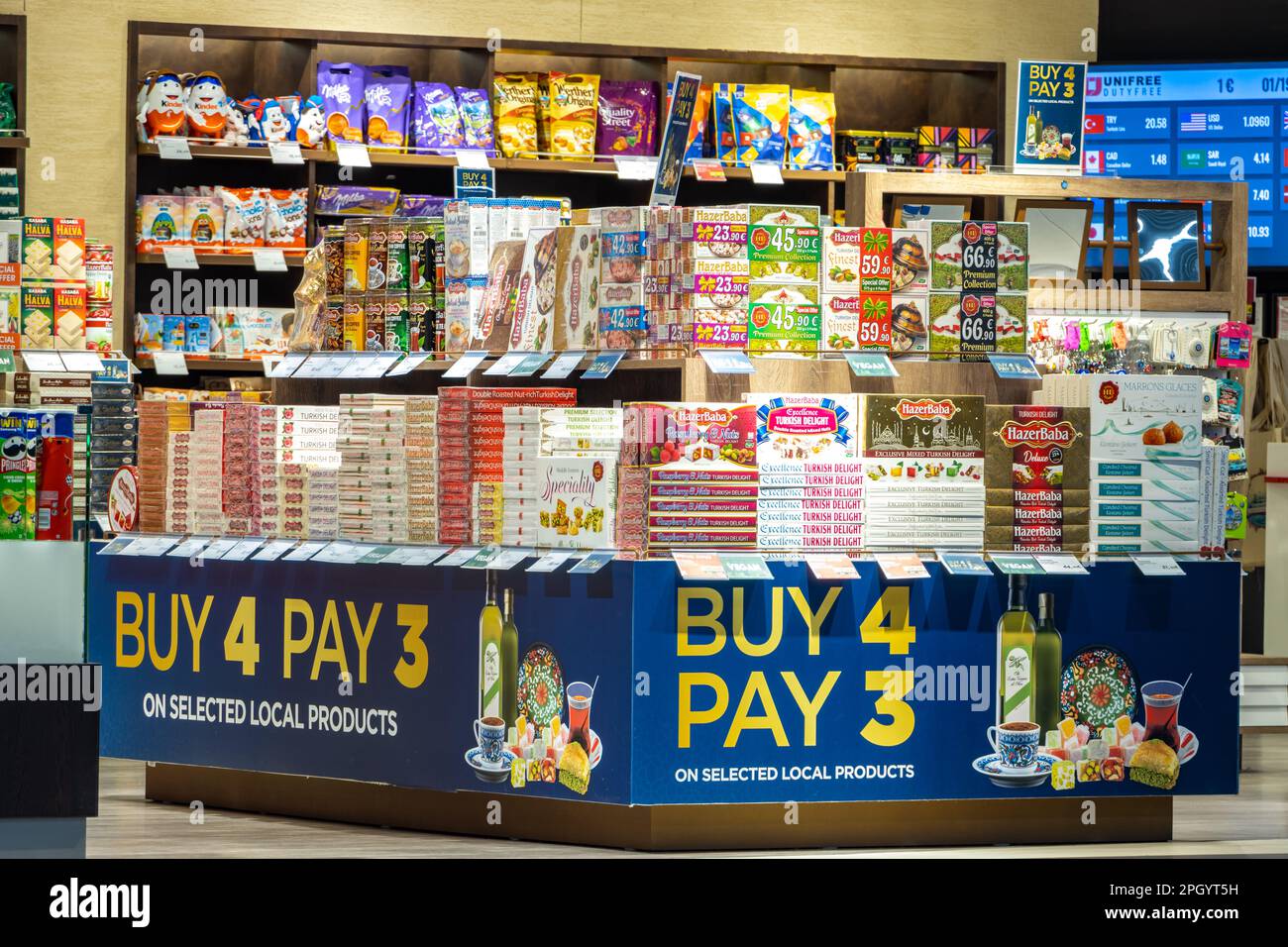 Airport chocolate shop hi-res stock photography and images - Alamy