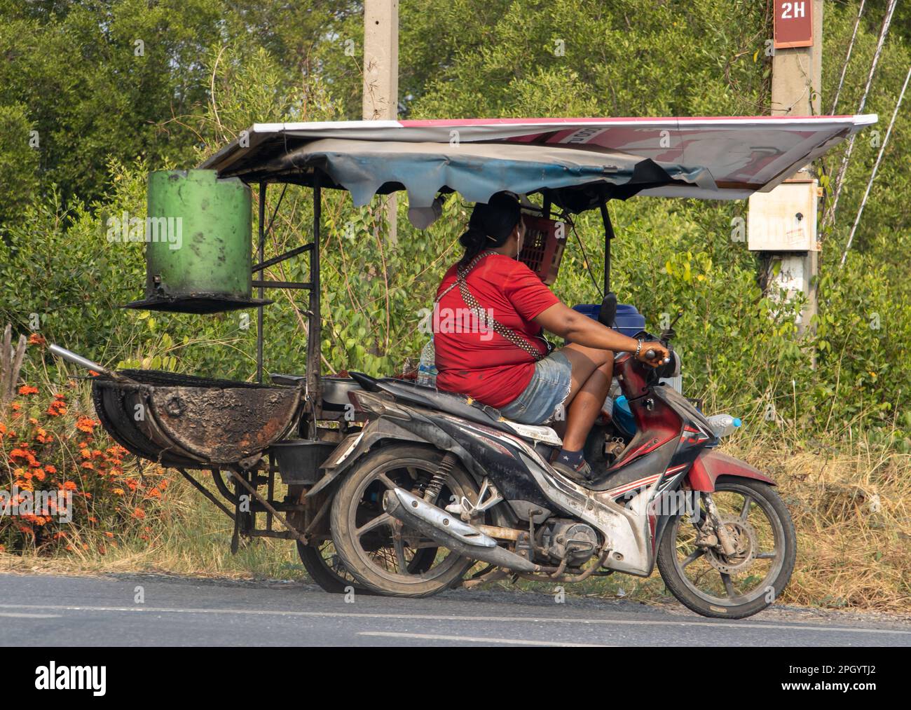 Asia motorcycle with sidecar hi-res stock photography and images - Alamy