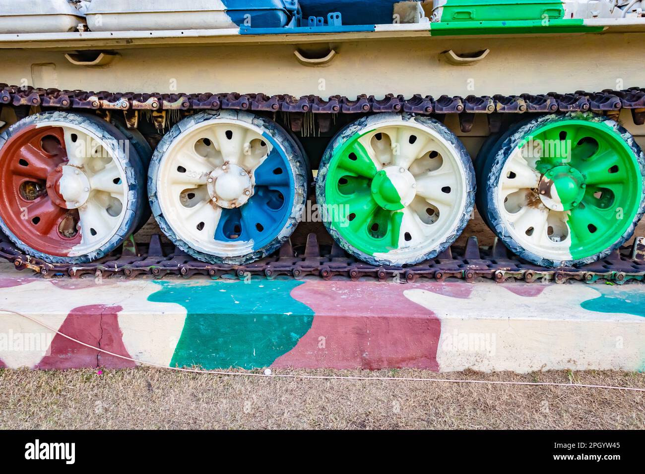 Army tank wheels hi-res stock photography and images - Alamy