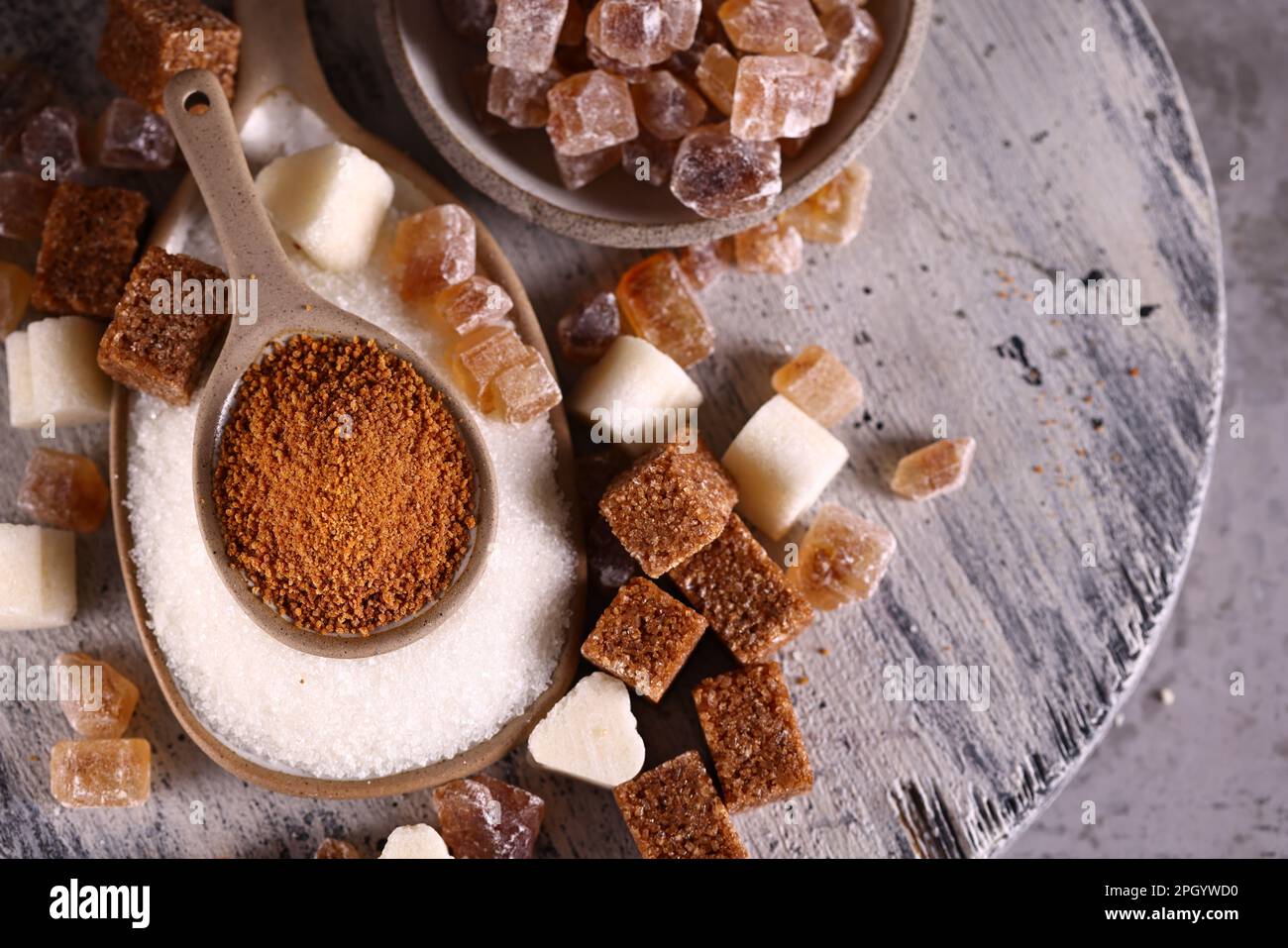natural organic sugar sand and refined sugar Stock Photo - Alamy