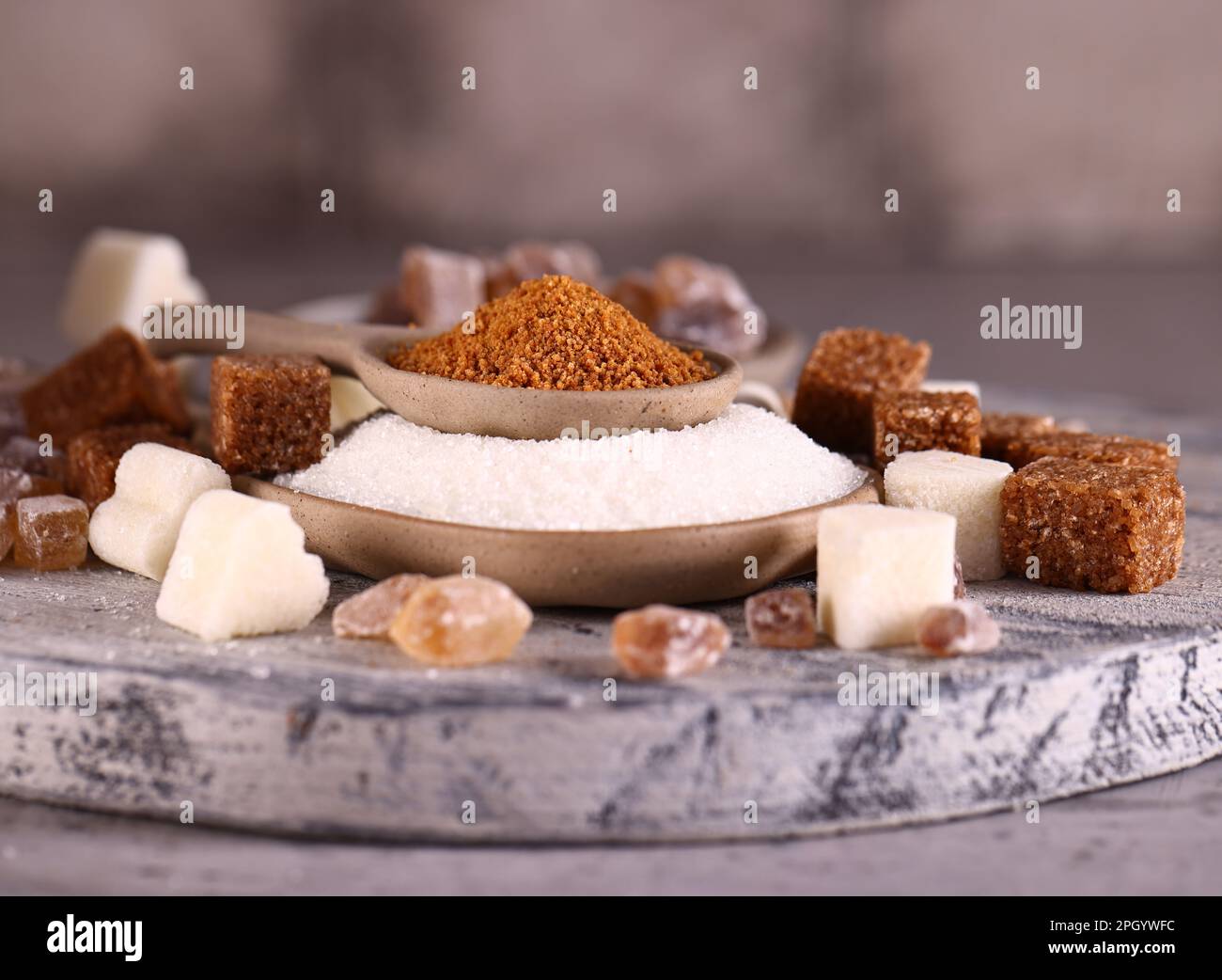 natural organic sugar sand and refined sugar Stock Photo - Alamy