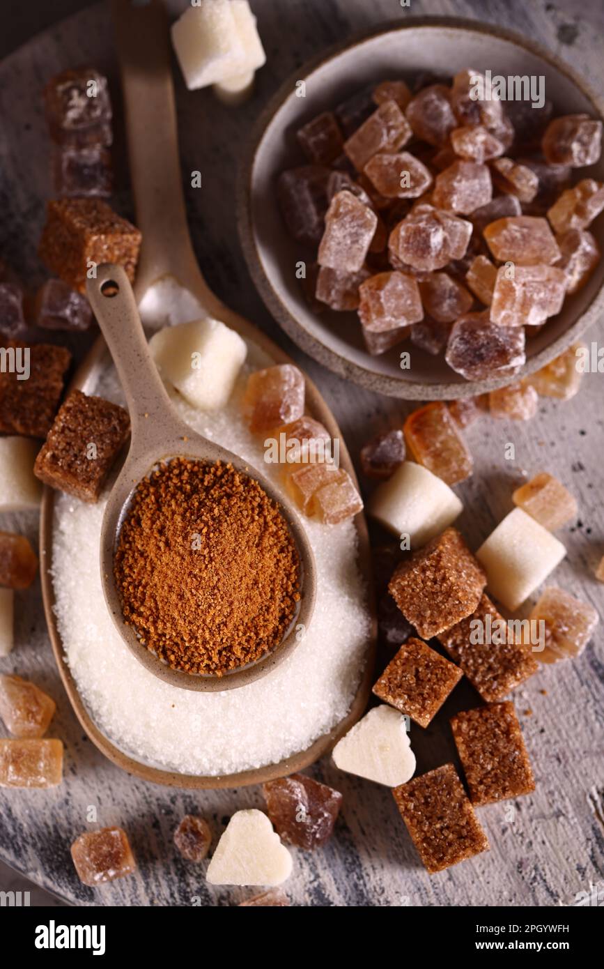 natural organic sugar sand and refined sugar Stock Photo - Alamy