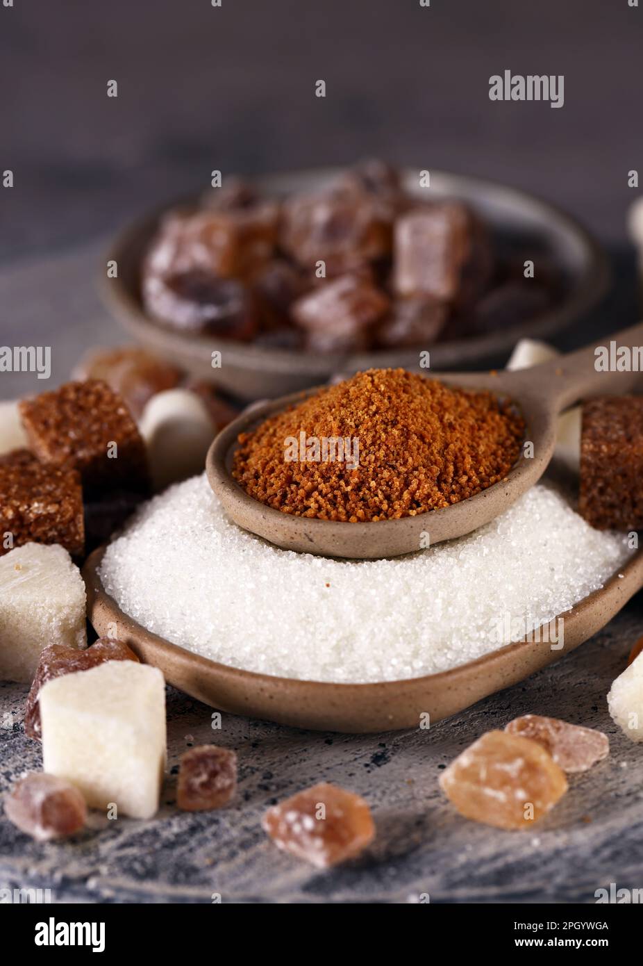 natural organic sugar sand and refined sugar Stock Photo - Alamy