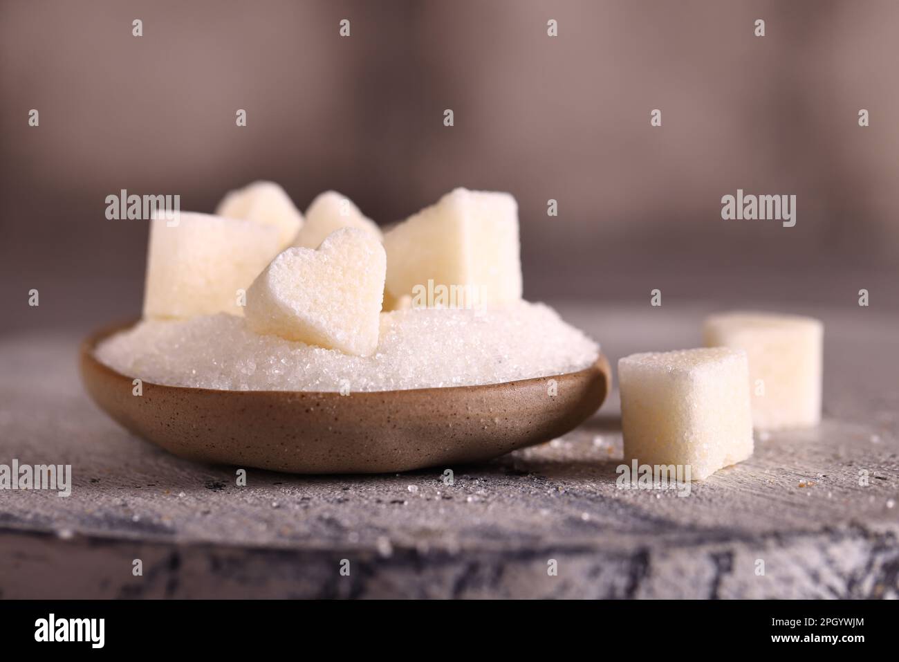 natural organic sugar sand and refined sugar Stock Photo - Alamy