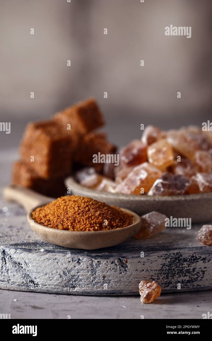 natural organic sugar sand and refined sugar Stock Photo - Alamy