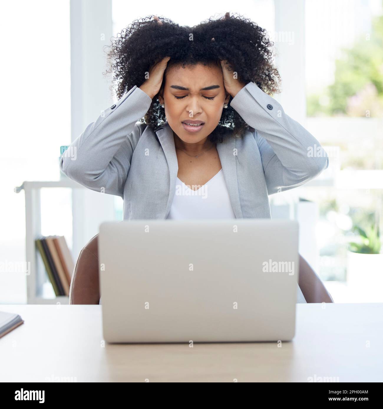 Pulling hair and computer hi-res stock photography and images - Alamy