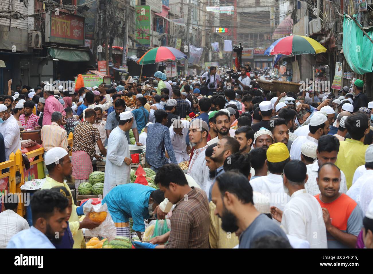 Muslims thronged the street outside Shahi Mosque in Old Dhaka’s ...