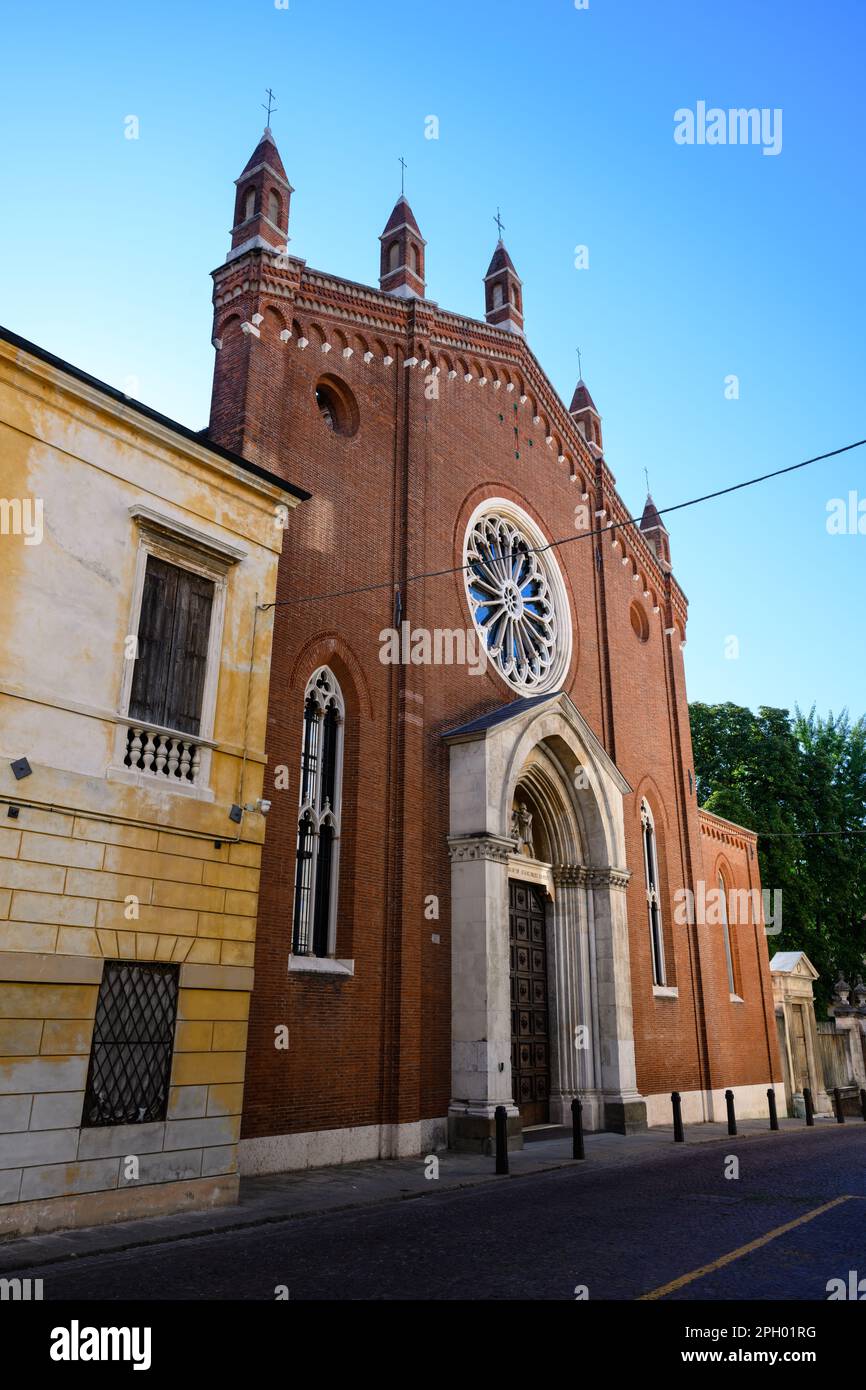 Chiesa Santa Corona Gothic Church Facade and Entrance in Vicenza, Italy ...