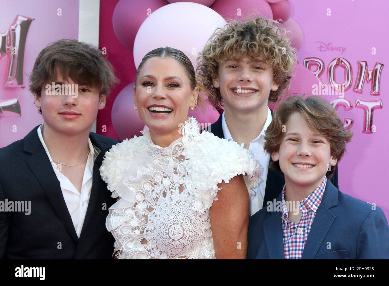 LOS ANGELES - MAR 24: Julie Bowen, sons Oliver Phillips, John Phillips ...