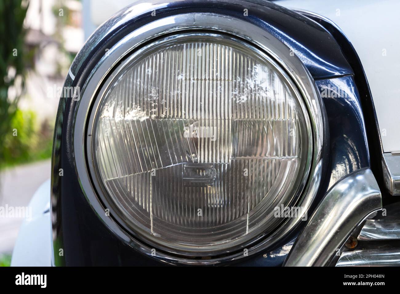 Antique car headlamp hi-res stock photography and images - Alamy