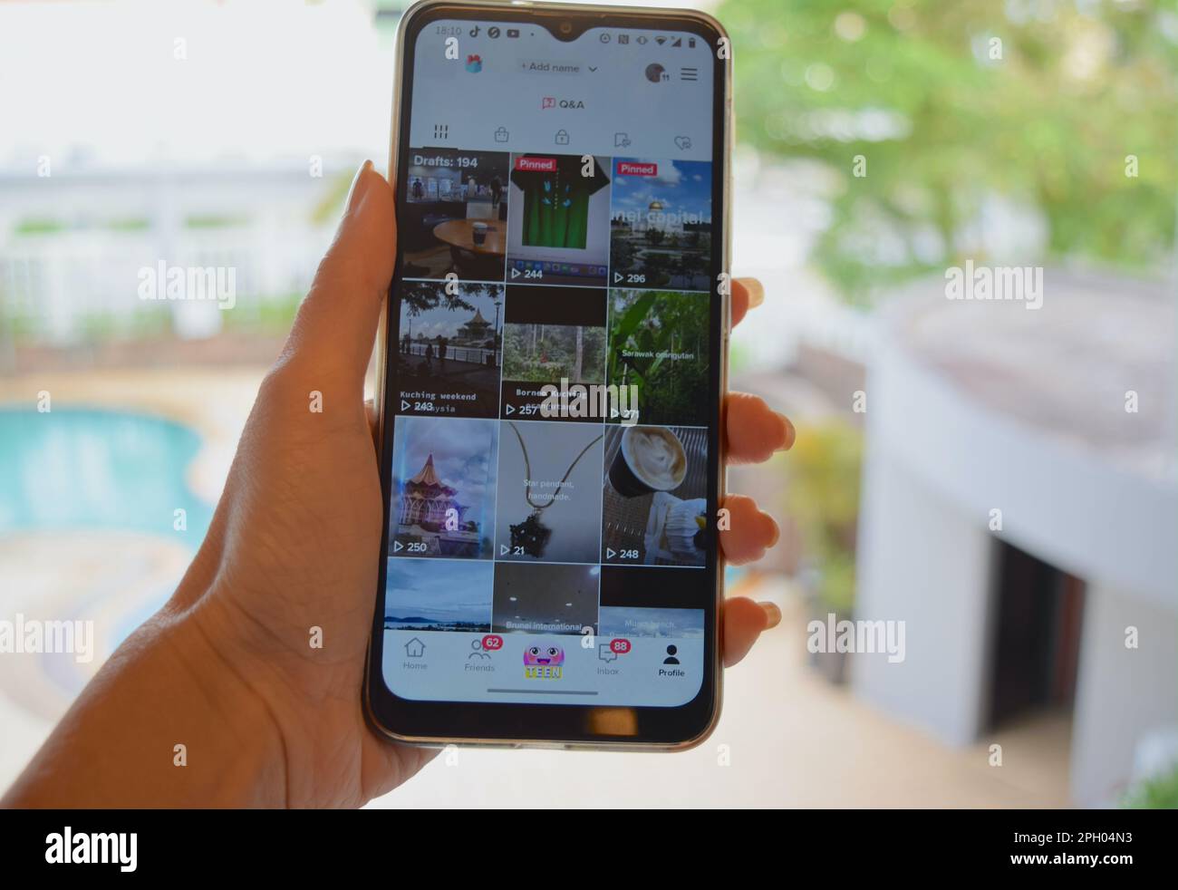 Tiktok icon white hi-res stock photography and images - Alamy