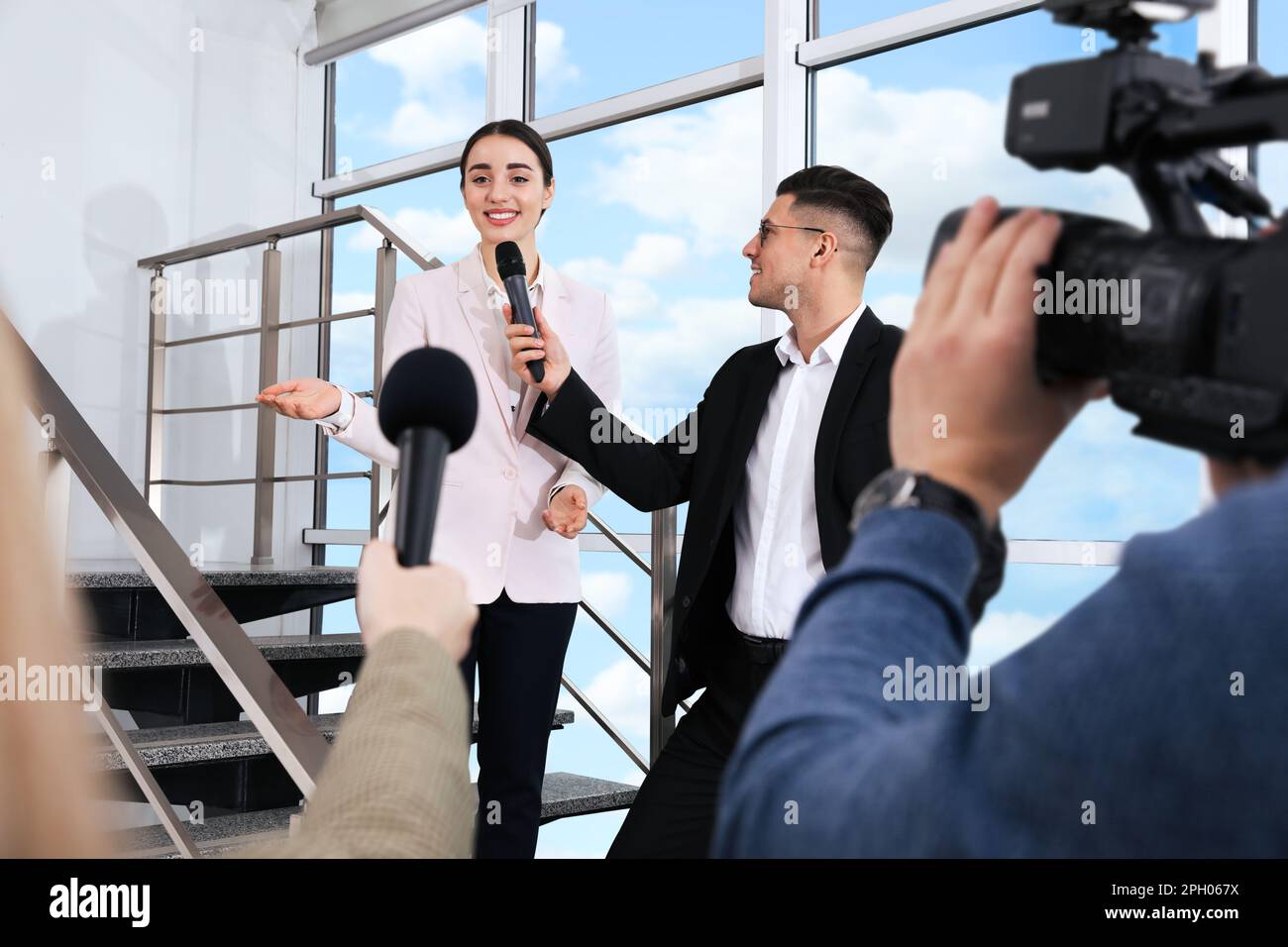 Woman spokesperson talking press hi-res stock photography and images ...