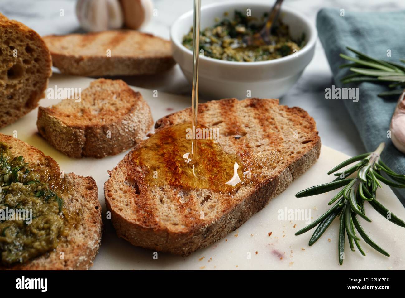 Pouring on sliced bread hi-res stock photography and images - Alamy
