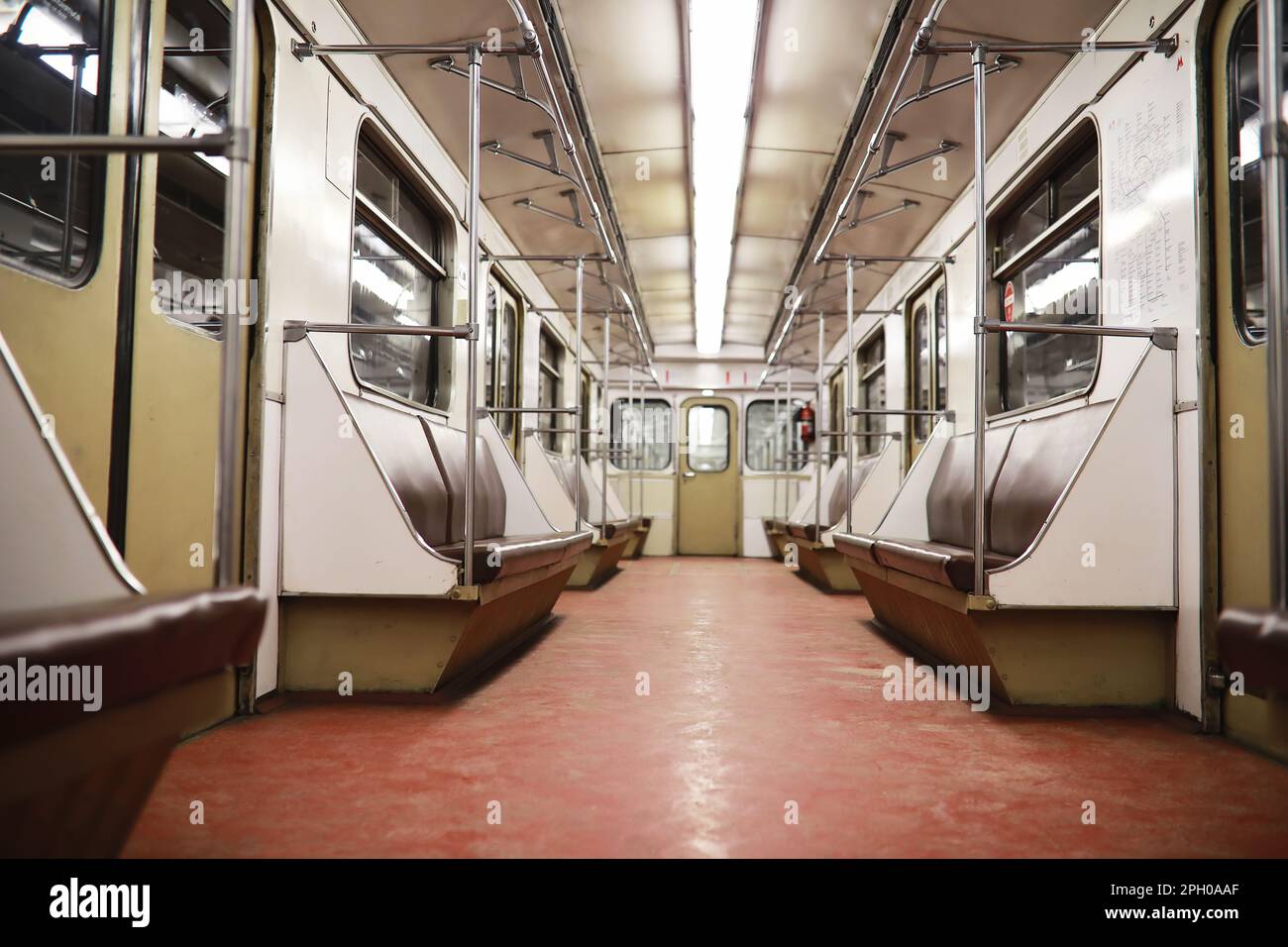 Subway car with empty seats. Empty subway car Stock Photo - Alamy