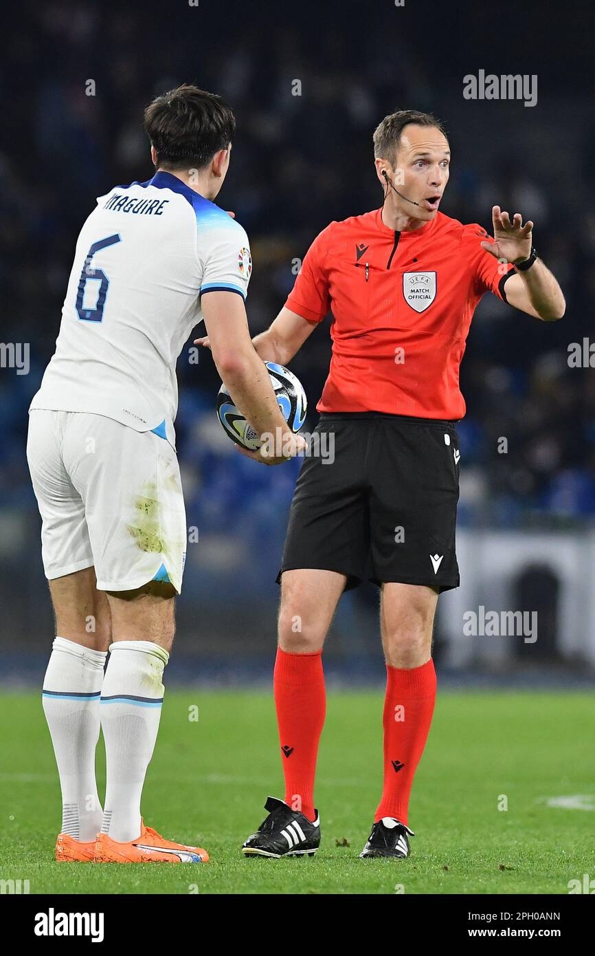 England referee hi-res stock photography and images - Alamy