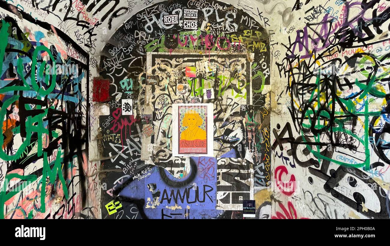 Sticker wall texture hi-res stock photography and images - Alamy