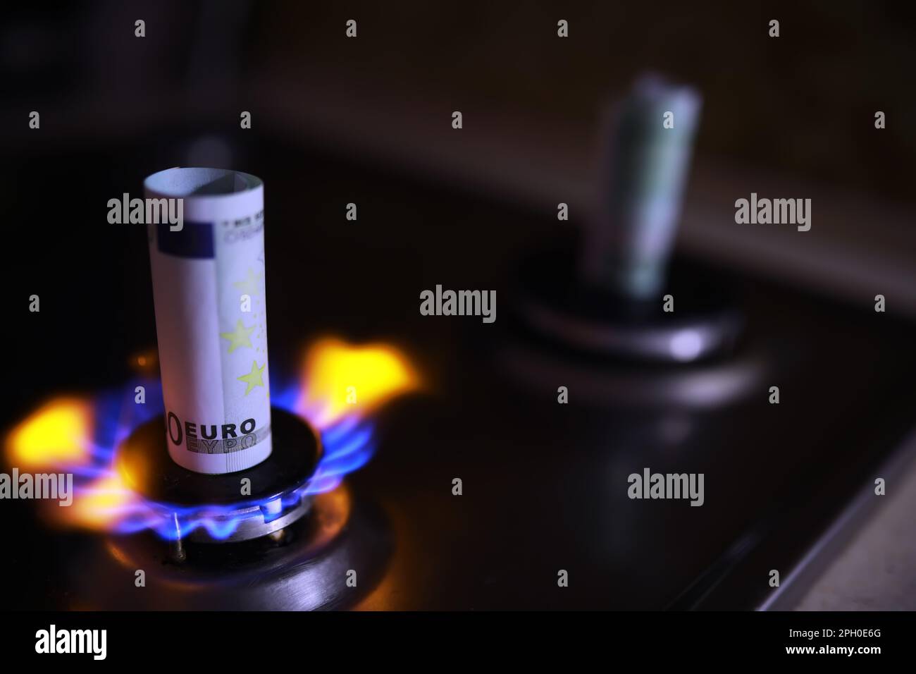 The cost of gas, the euro crisis. 100 euros on a gas burner. Sanctions ...