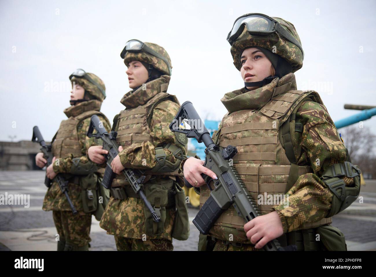 war in Ukraine. Ukrainian soldiers, military in uniform, battle gear ...