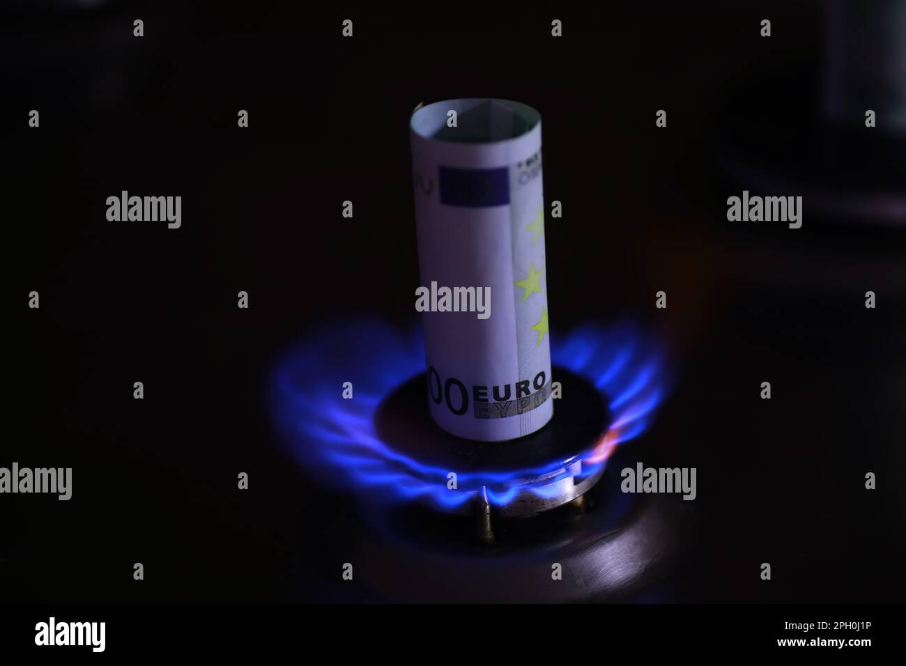 The cost of gas, the euro crisis. 100 euros on a gas burner. Sanctions ...