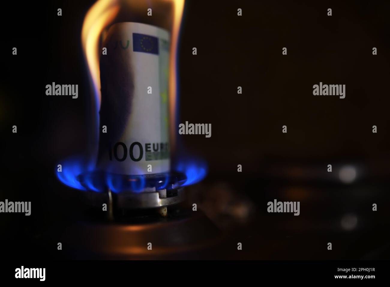 The cost of gas, the euro crisis. 100 euros on a gas burner. Sanctions ...