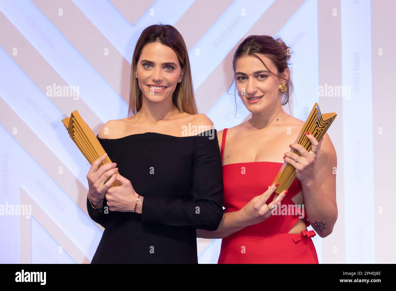 Best gal hi-res stock photography and images - Alamy