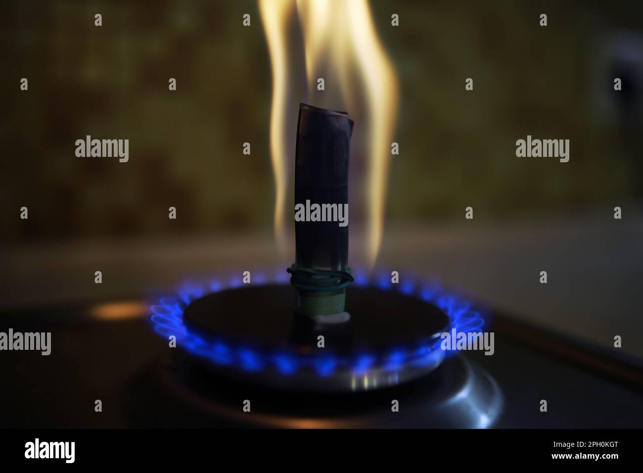 The cost of gas, the euro crisis. 100 euros on a gas burner. Sanctions ...