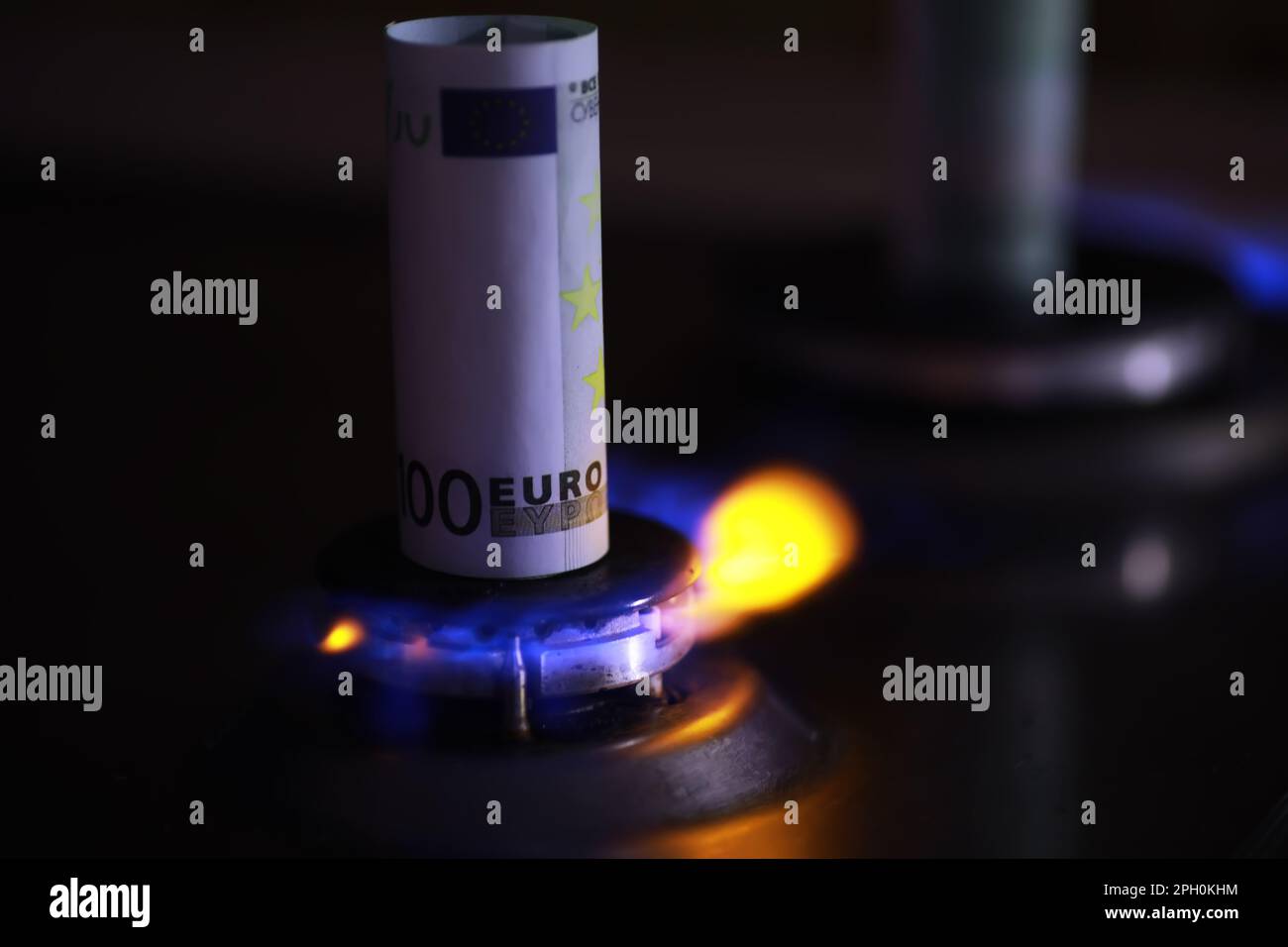 The cost of gas, the euro crisis. 100 euros on a gas burner. Sanctions ...