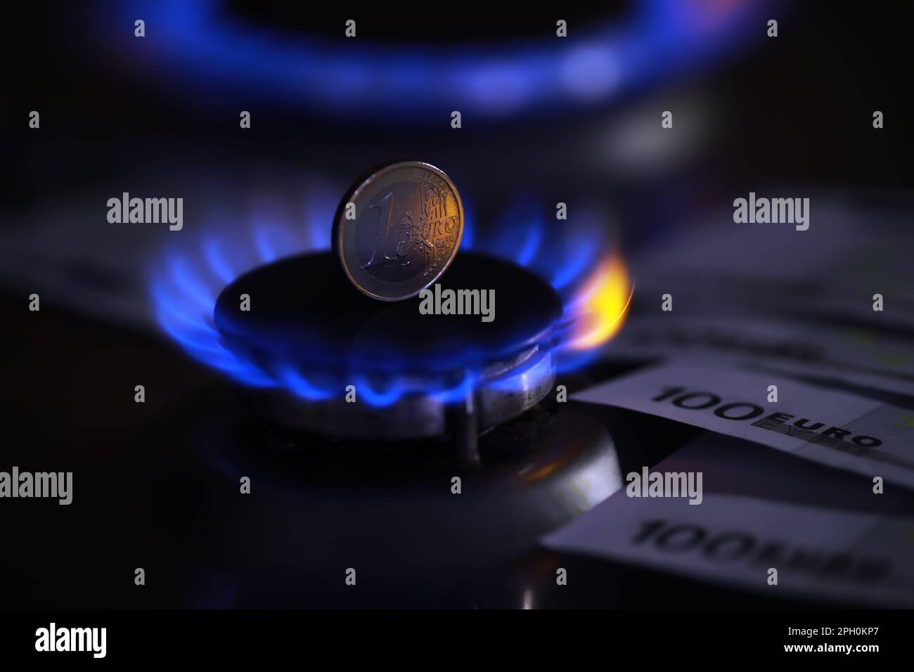 The cost of gas, the euro crisis. 100 euros on a gas burner. Sanctions ...