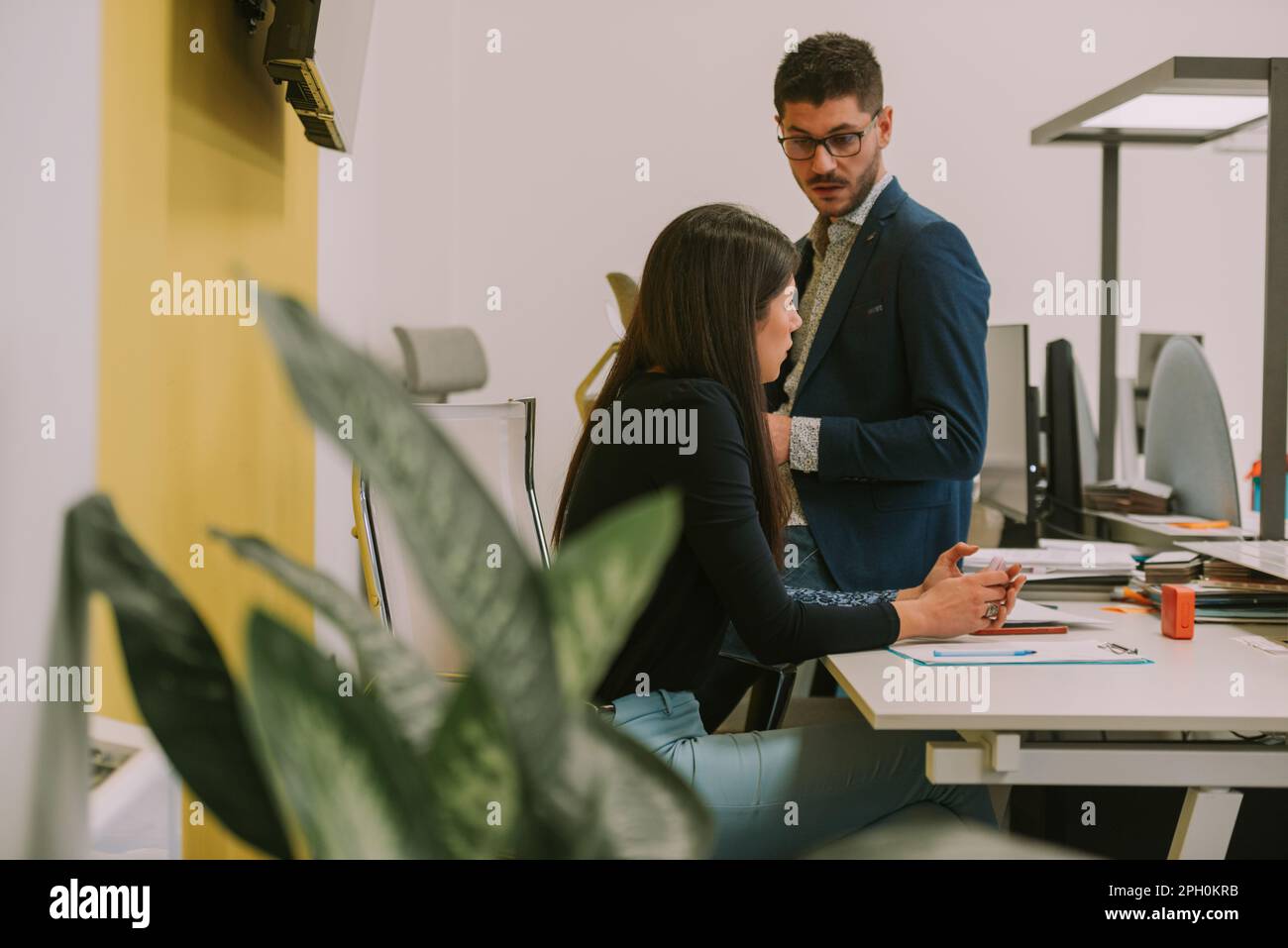 Close up of brunette business woman explaining something to her ...