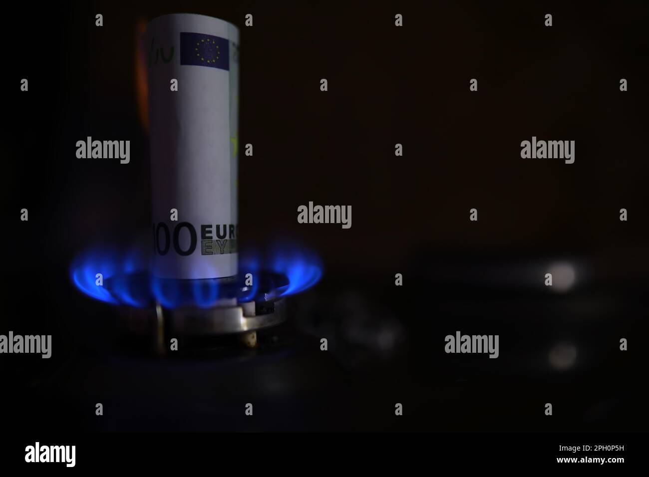 The cost of gas, the euro crisis. 100 euros on a gas burner. Sanctions ...