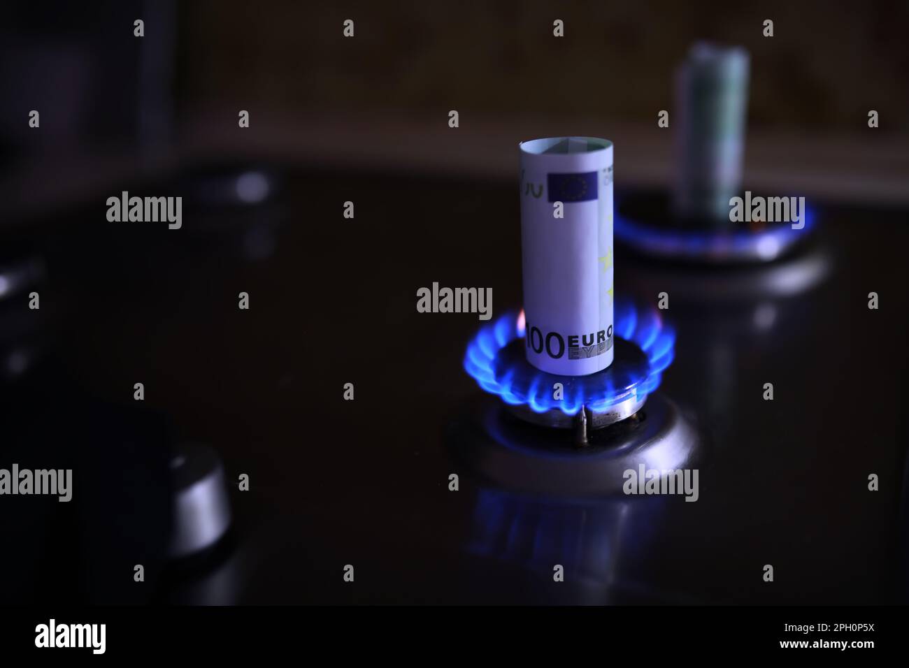 The cost of gas, the euro crisis. 100 euros on a gas burner. Sanctions ...