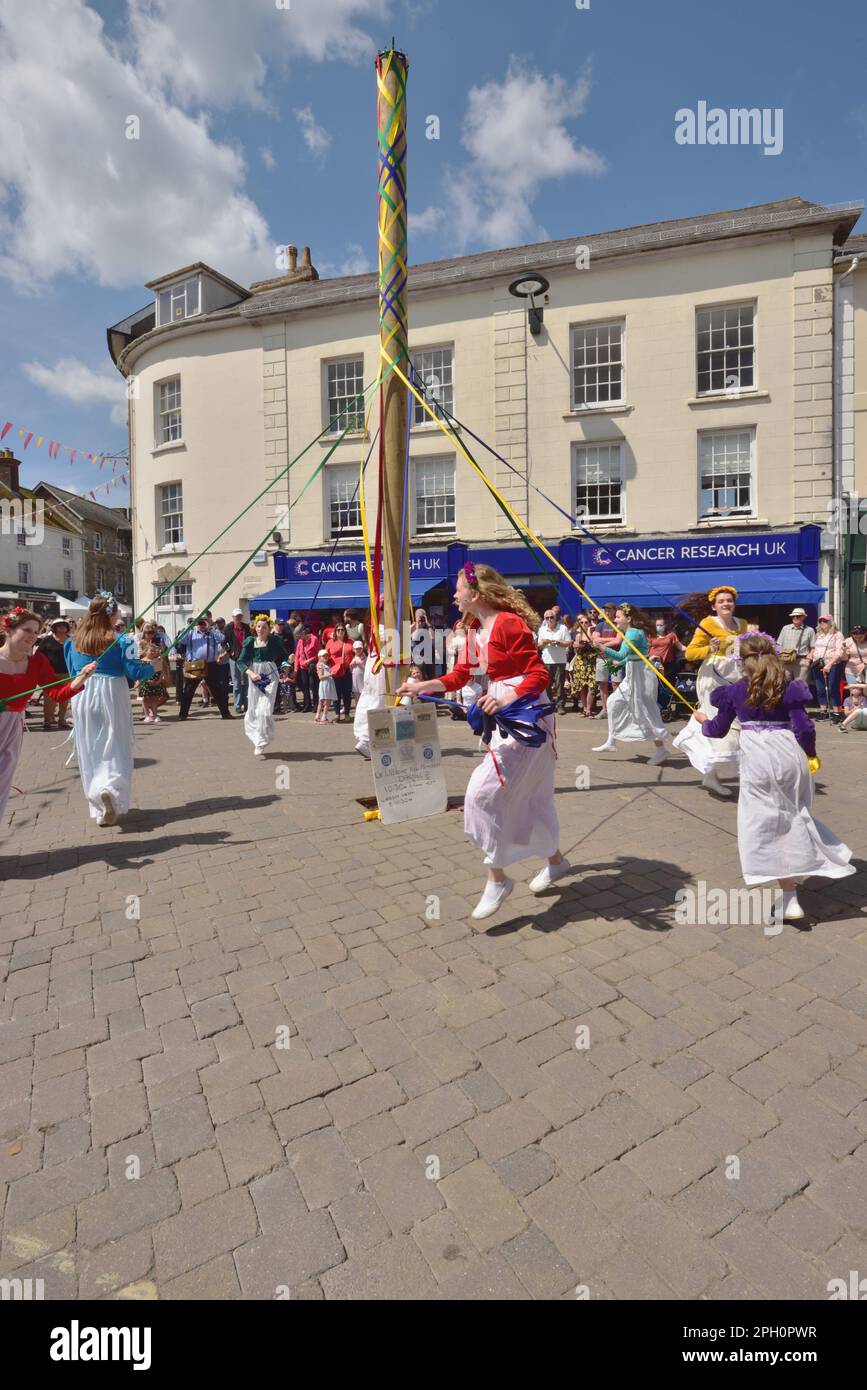Shaftesbury dance group Steps in Time perform a traditional maypole ...