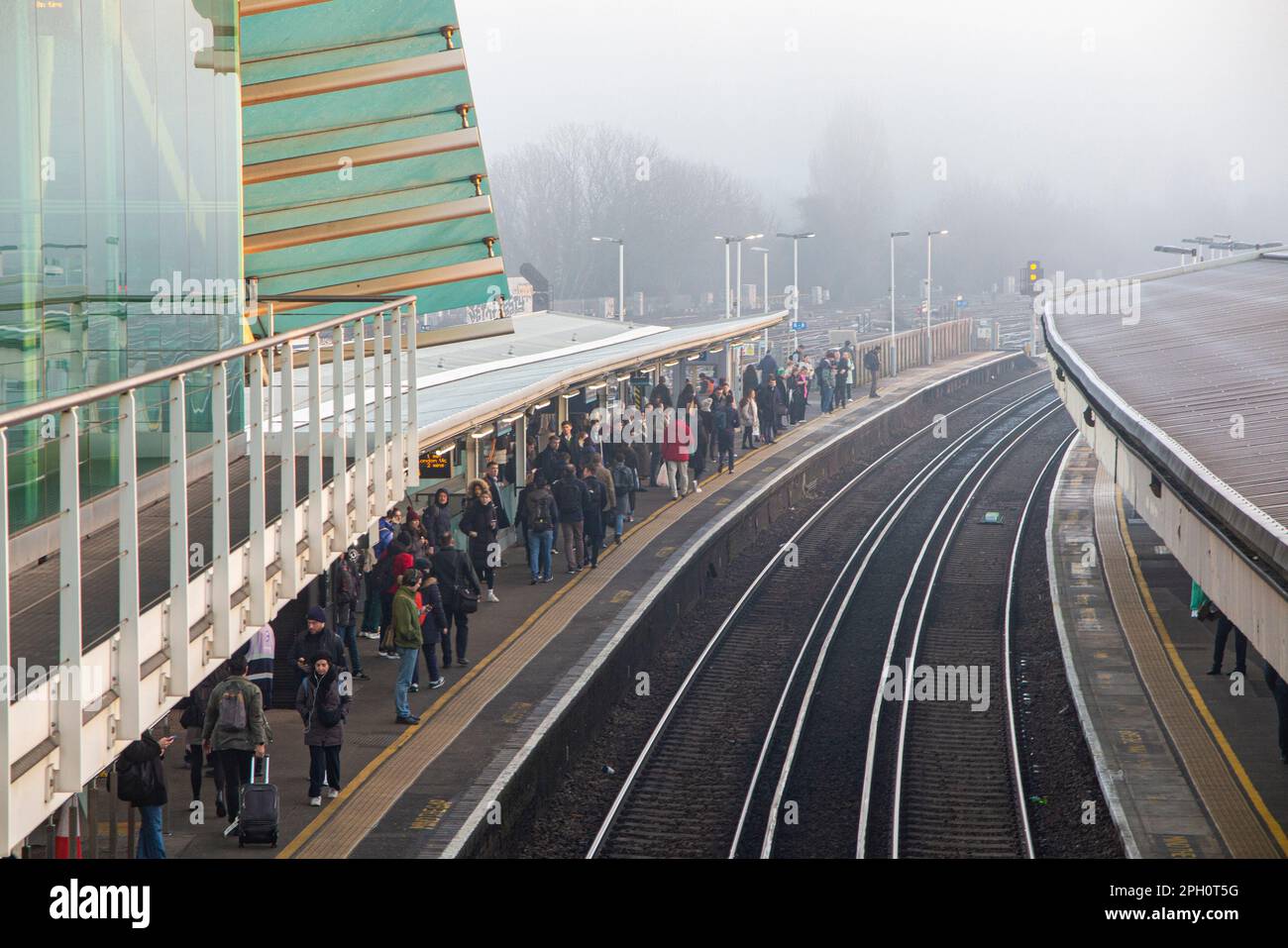 A crowded platform at Clapham Junction Stock Photo - Alamy